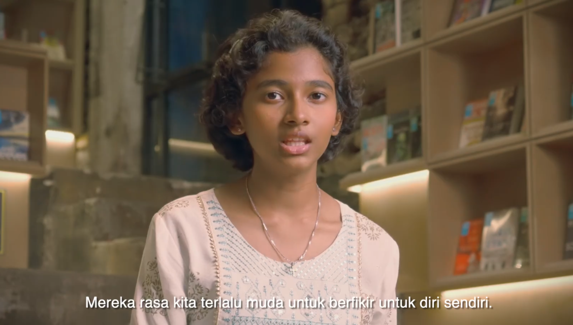 Why is Syed Saddiq doing this weird handshake with Msian kids?
