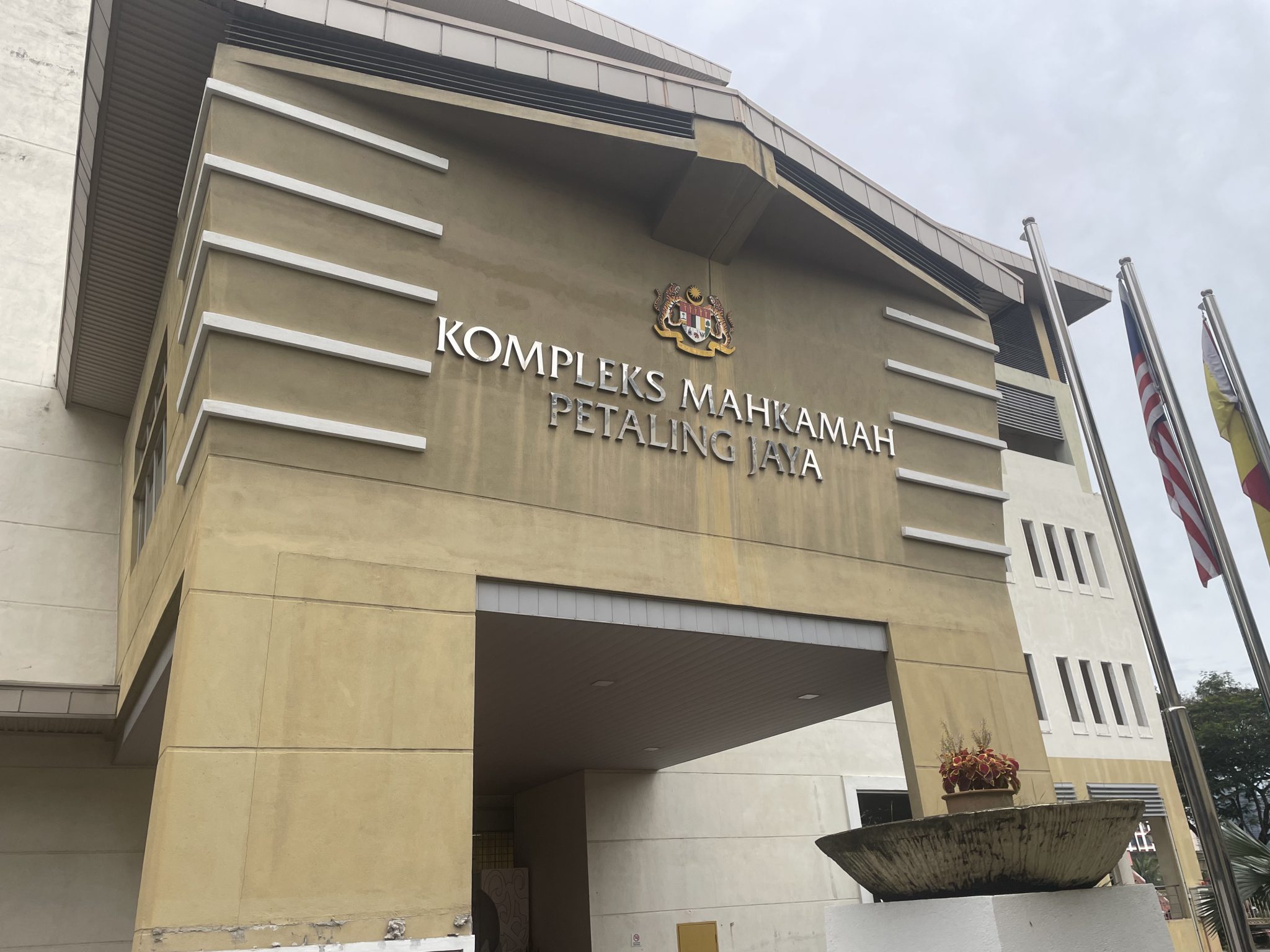 How to get diskaun for traffic summons? We kena saman to find out