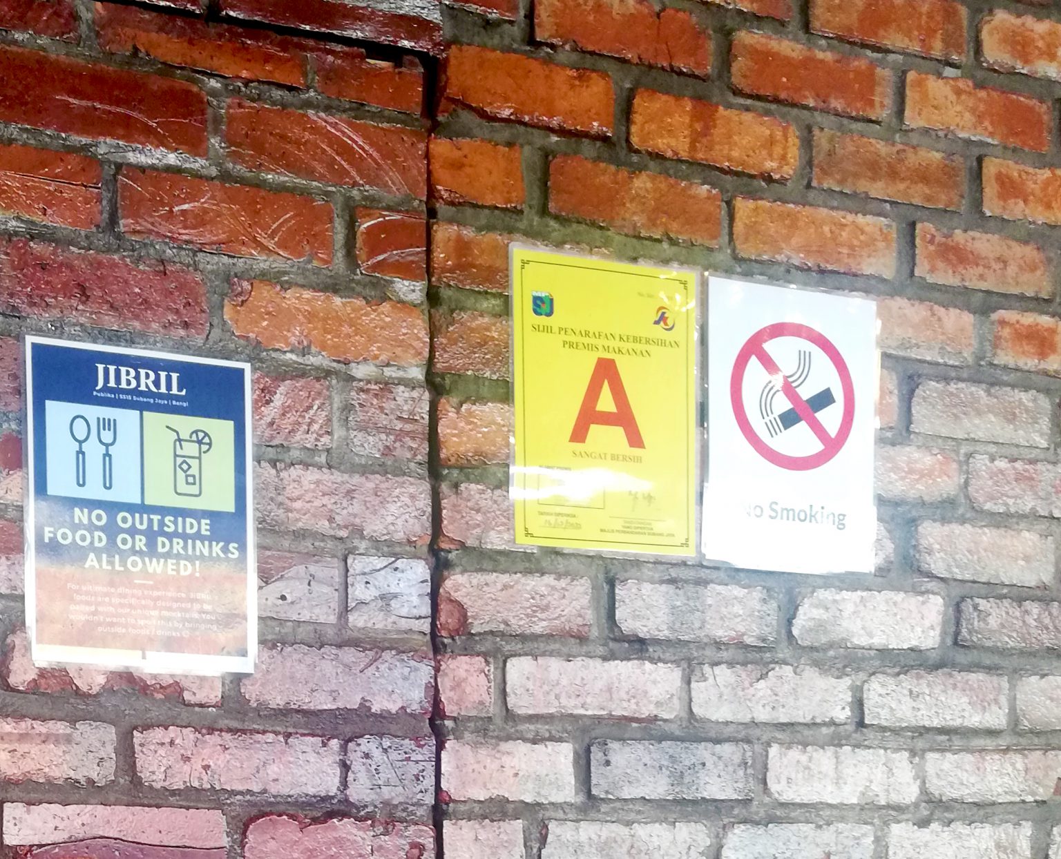 Does a restaurant's hygiene grade match their cleanliness level? We check.