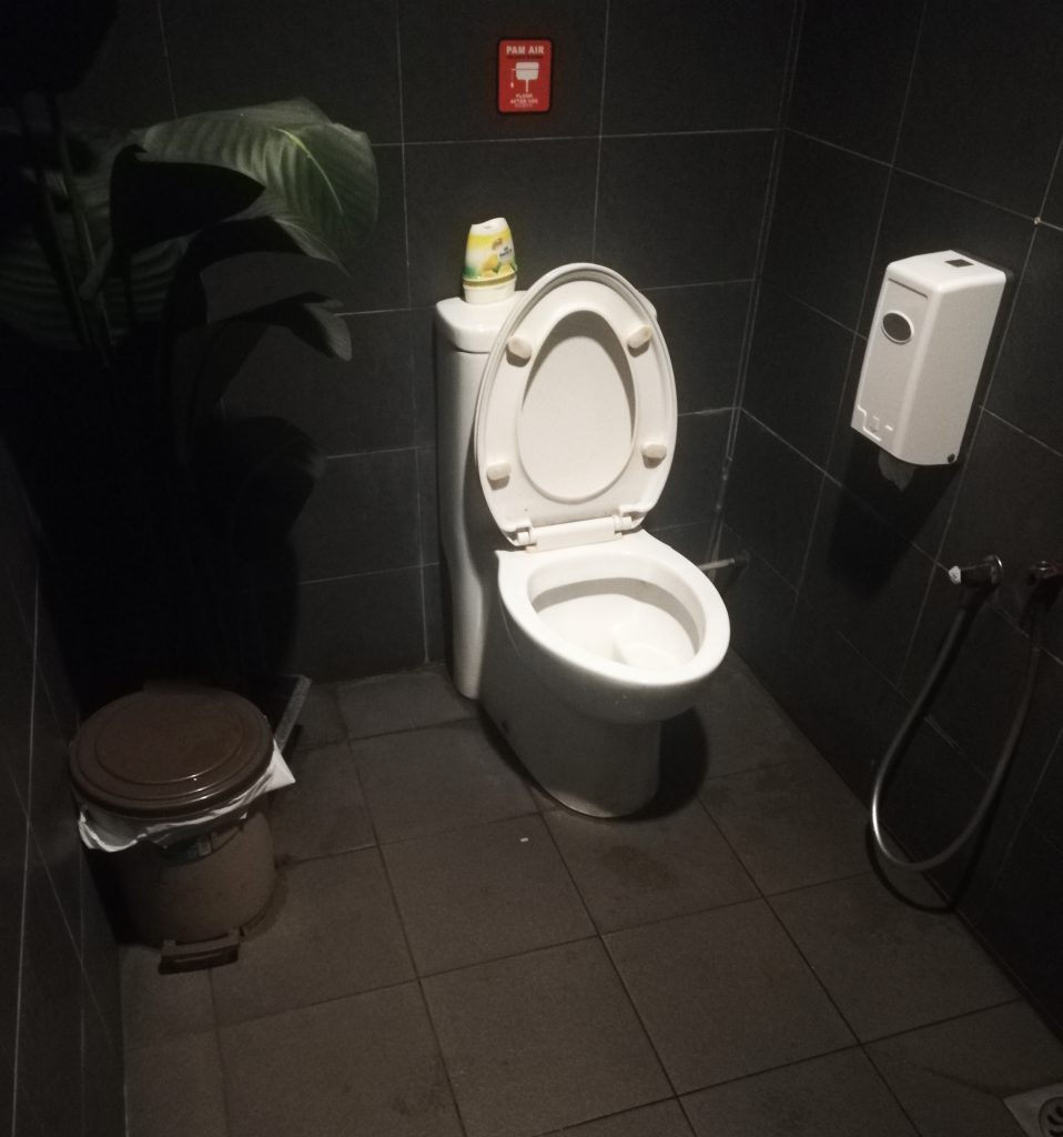 Does a restaurant's hygiene grade match their cleanliness level? We check.