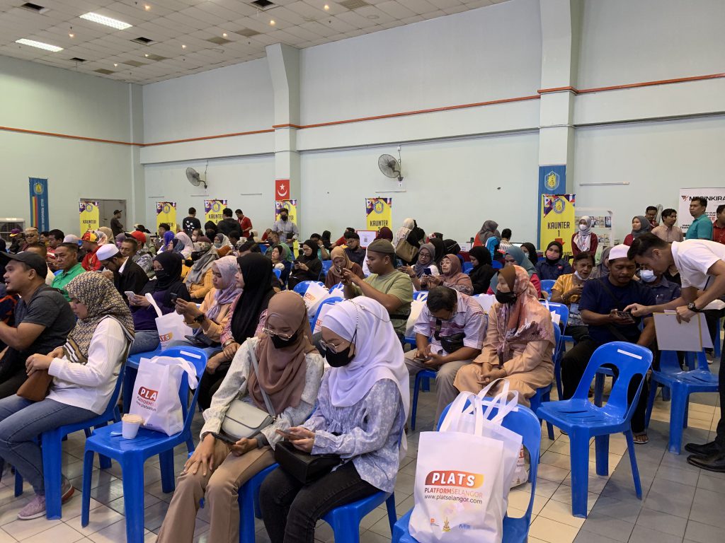 Over 20,000 hawkers went digital with the help of S’gor govt