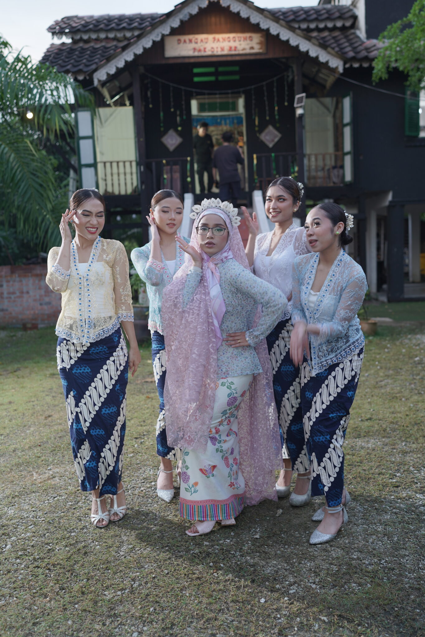 Bunga drops her FIRST ever Raya banger, and it’s got that Magika magic!